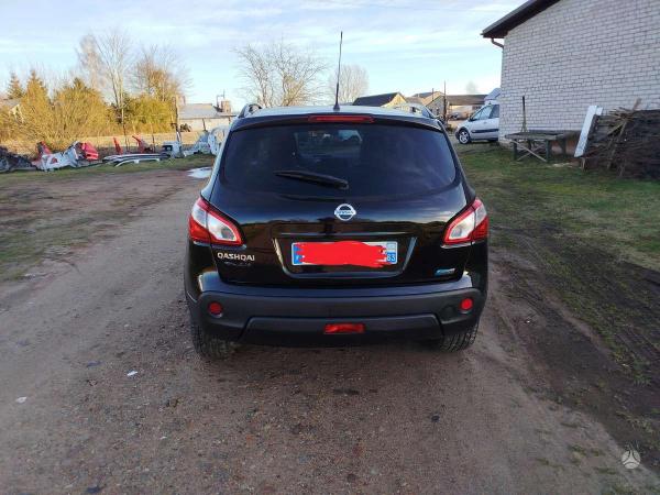 Black Nissan Qashqai 2013 in Taurage, with an engine capacity of 1.60 L and mileage of 342 thousand km for 4450 €, photo 5 on AUTOMOTO.COM.LV