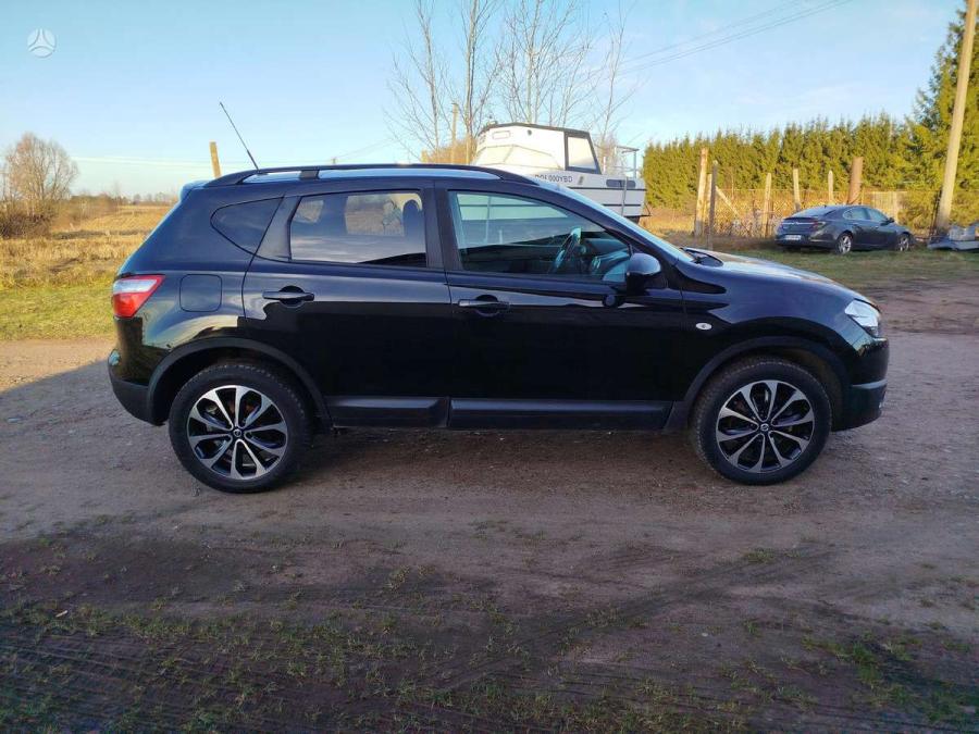 Melns Nissan Qashqai 2013 Tauragė, ar dzinēja tilpumu 1.60 L un nobraukumu 342 tūkst. km par 4450 €, foto 7 vietnē AUTOMOTO.COM.LV