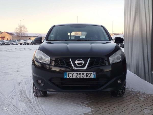 Black Nissan Qashqai 2013 in Taurage, with an engine capacity of 1.46 L and mileage of 267 thousand km for 5300 €, photo 3 on AUTOMOTO.COM.LV