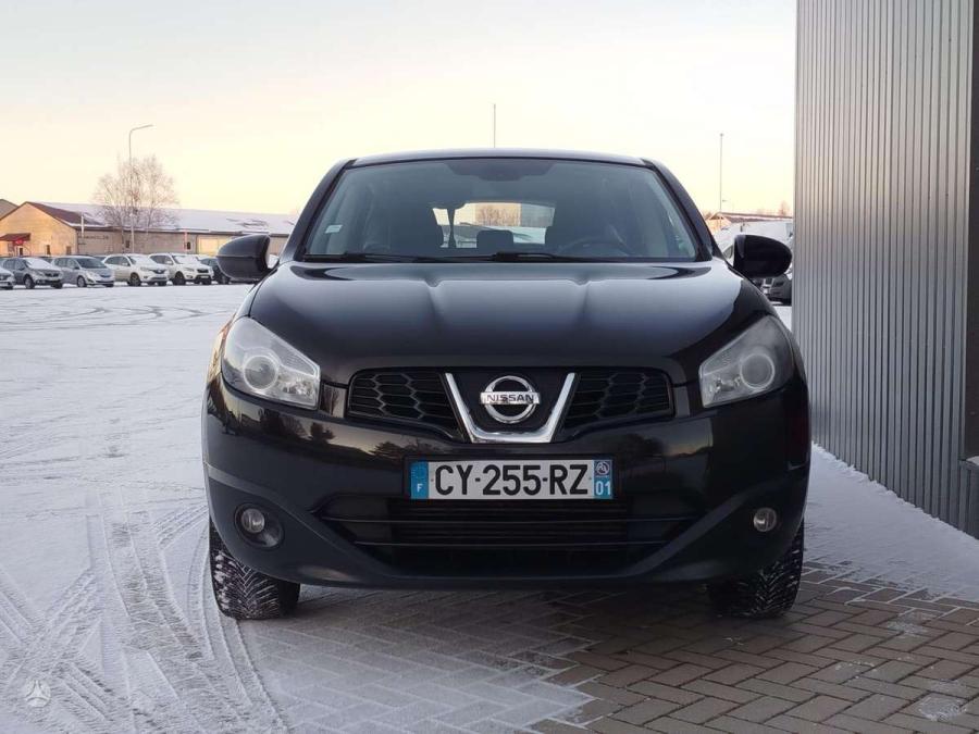 Black Nissan Qashqai 2013 in Taurage, with an engine capacity of 1.46 L and mileage of 267 thousand km for 5300 €, photo 3 on AUTOMOTO.COM.LV