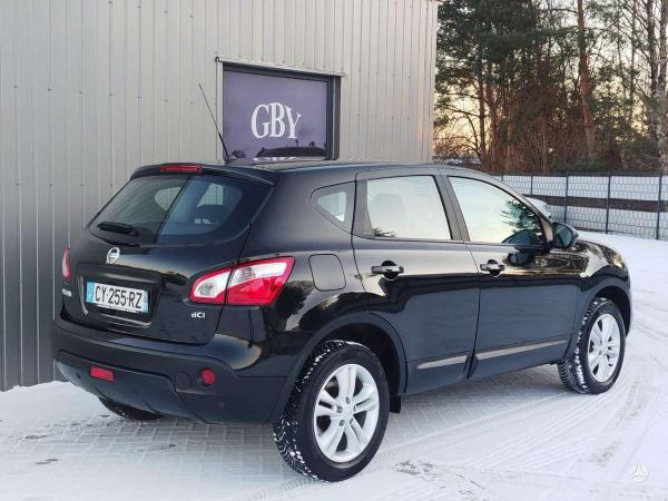 Black Nissan Qashqai 2013 in Taurage, with an engine capacity of 1.46 L and mileage of 267 thousand km for 5300 €, photo 5 on AUTOMOTO.COM.LV