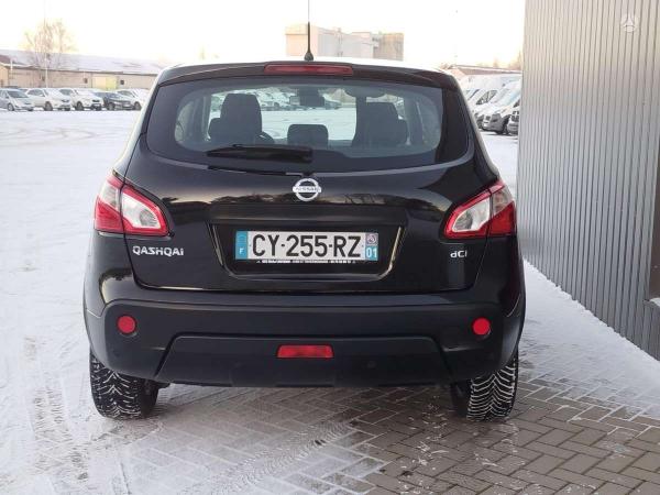 Black Nissan Qashqai 2013 in Taurage, with an engine capacity of 1.46 L and mileage of 267 thousand km for 5300 €, photo 6 on AUTOMOTO.COM.LV