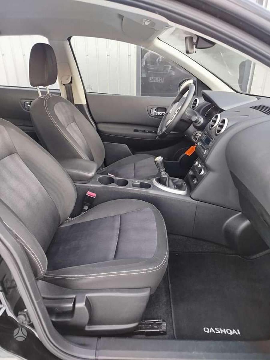 Black Nissan Qashqai 2013 in Taurage, with an engine capacity of 1.46 L and mileage of 267 thousand km for 5300 €, photo 11 on AUTOMOTO.COM.LV