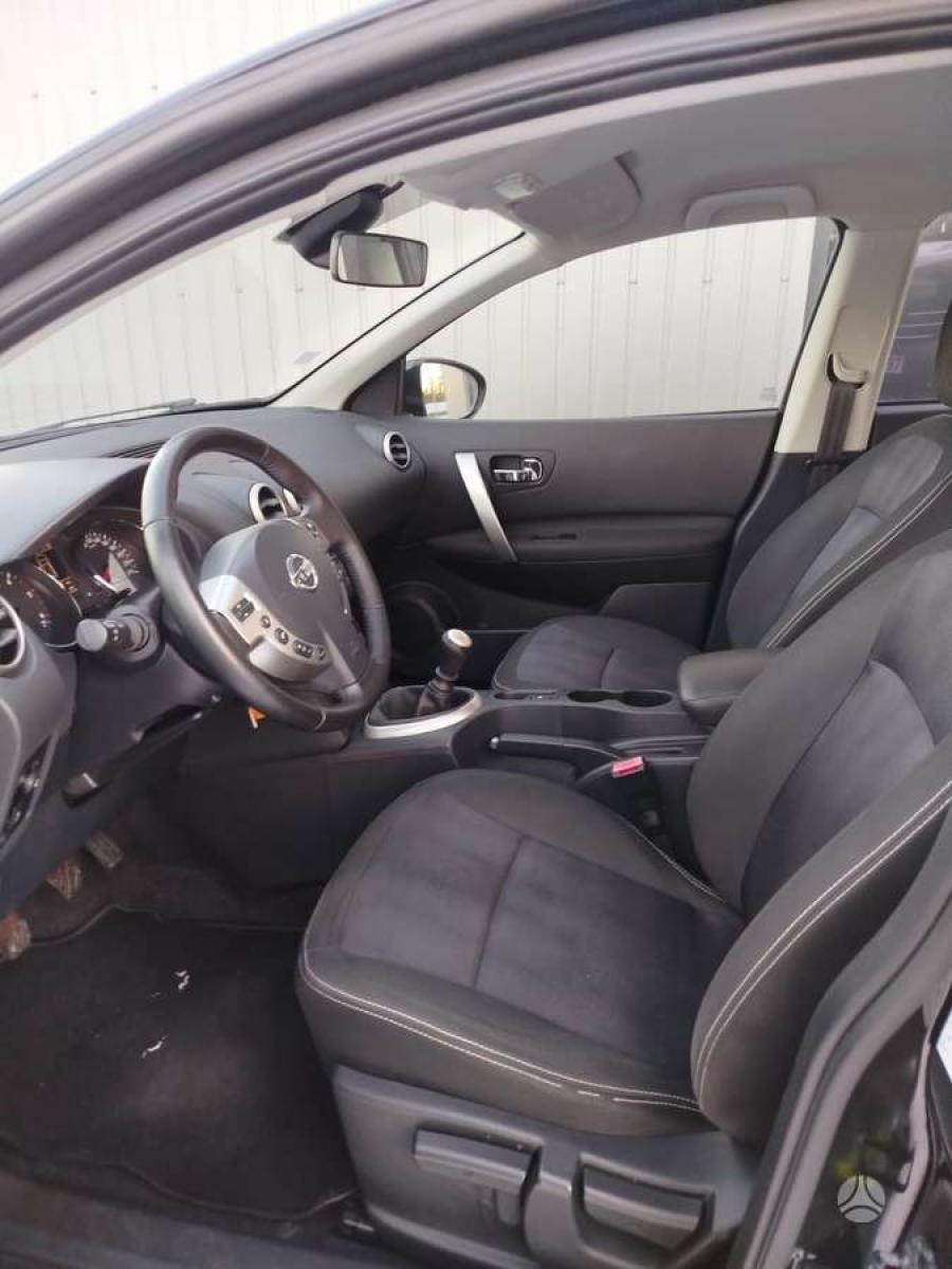 Black Nissan Qashqai 2013 in Taurage, with an engine capacity of 1.46 L and mileage of 267 thousand km for 5300 €, photo 12 on AUTOMOTO.COM.LV