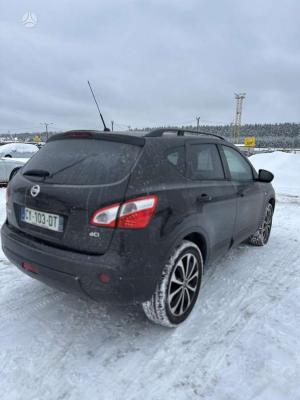Melns Nissan Qashqai 2013 Viļņa, ar dzinēja tilpumu 1.46 L un nobraukumu 170 tūkst. km par 5400 €, foto 3 vietnē AUTOMOTO.COM.LV