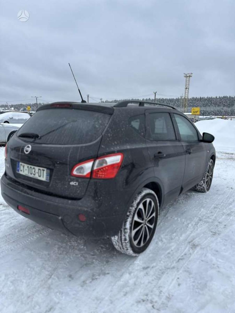 Melns Nissan Qashqai 2013 Viļņa, ar dzinēja tilpumu 1.46 L un nobraukumu 170 tūkst. km par 5400 €, foto 3 vietnē AUTOMOTO.COM.LV