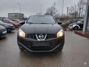 Black Nissan Qashqai 2013 in Klaipeda, with an engine capacity of 1.60 L and mileage of 199 thousand km for 5200 €, photo 2 on AUTOMOTO.COM.LV