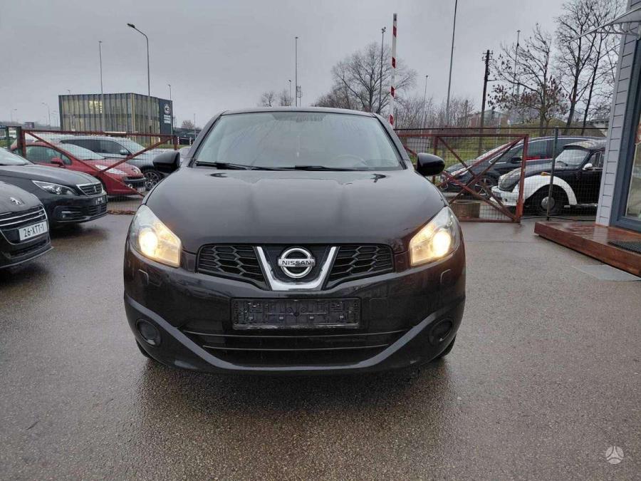 Black Nissan Qashqai 2013 in Klaipeda, with an engine capacity of 1.60 L and mileage of 199 thousand km for 5200 €, photo 2 on AUTOMOTO.COM.LV