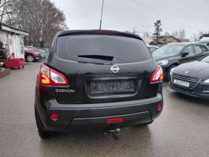 Black Nissan Qashqai 2013 in Klaipeda, with an engine capacity of 1.60 L and mileage of 199 thousand km for 5200 €, photo 6 on AUTOMOTO.COM.LV
