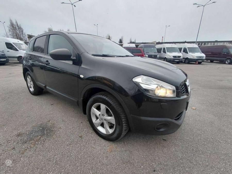 Black Nissan Qashqai 2013 in Klaipeda, with an engine capacity of 1.60 L and mileage of 199 thousand km for 5200 €, photo 12 on AUTOMOTO.COM.LV