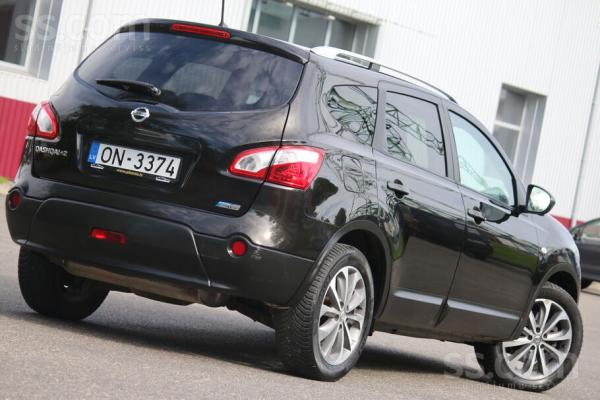 Black Nissan Qashqai 2013 in Riga, with an engine capacity of 1.60 L and mileage of 0 thousand km for 6990 €, photo 2 on AUTOMOTO.COM.LV