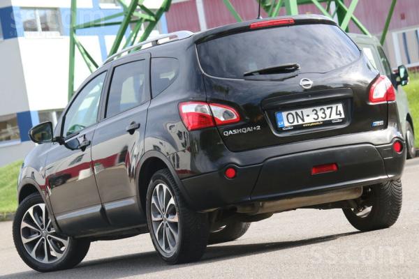 Black Nissan Qashqai 2013 in Riga, with an engine capacity of 1.60 L and mileage of 0 thousand km for 6990 €, photo 4 on AUTOMOTO.COM.LV