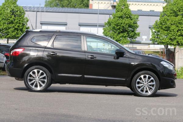 Black Nissan Qashqai 2013 in Riga, with an engine capacity of 1.60 L and mileage of 0 thousand km for 6990 €, photo 6 on AUTOMOTO.COM.LV
