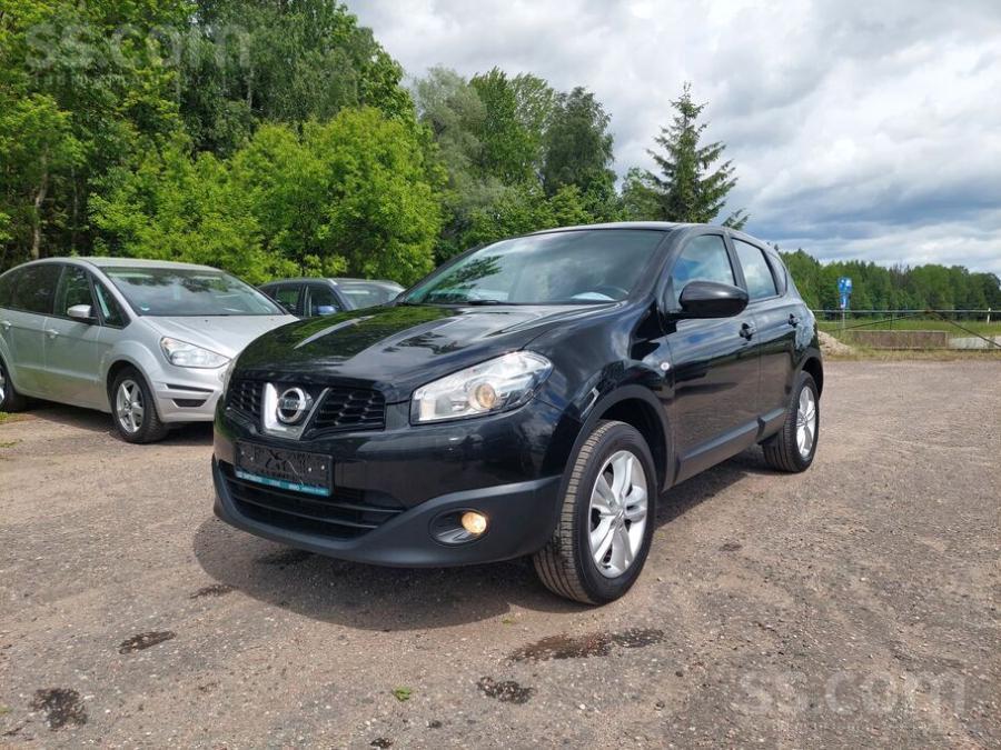 Melns Nissan Qashqai 2013 Cēsis, ar dzinēja tilpumu 1.50 L un nobraukumu 250 tūkst. km par 6500 €, foto 1 vietnē AUTOMOTO.COM.LV