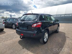 Melns Nissan Qashqai 2013 Cēsis, ar dzinēja tilpumu 1.50 L un nobraukumu 250 tūkst. km par 6500 €, foto 4 vietnē AUTOMOTO.COM.LV