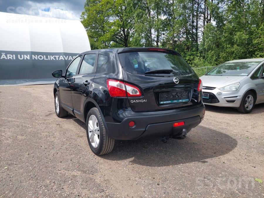 Melns Nissan Qashqai 2013 Cēsis, ar dzinēja tilpumu 1.50 L un nobraukumu 250 tūkst. km par 6500 €, foto 5 vietnē AUTOMOTO.COM.LV
