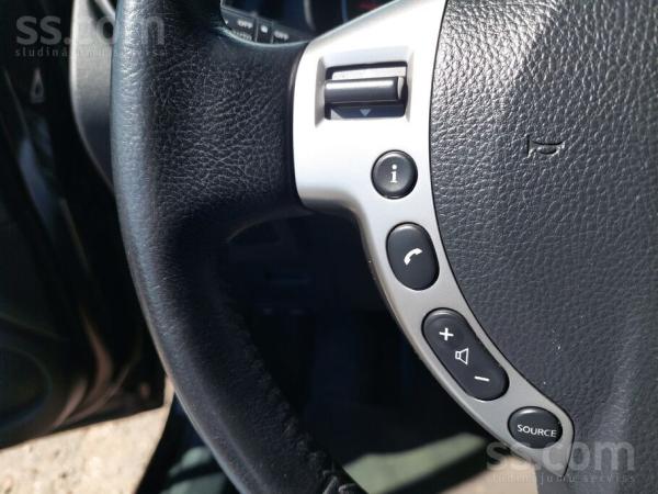 Black Nissan Qashqai 2013 in Cesis, with an engine capacity of 1.50 L and mileage of 250 thousand km for 6500 €, photo 10 on AUTOMOTO.COM.LV