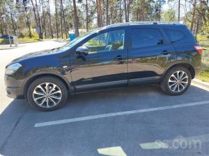 Black Nissan Qashqai 2013 in Daugavpils, with an engine capacity of 1.60 L and mileage of 226 thousand km for 5800 €, photo 3 on AUTOMOTO.COM.LV