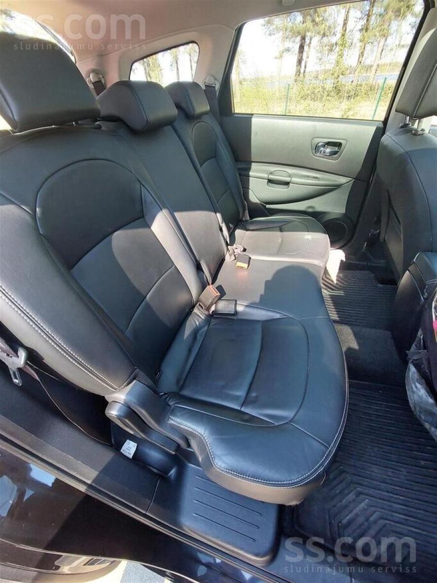 Black Nissan Qashqai 2013 in Daugavpils, with an engine capacity of 1.60 L and mileage of 226 thousand km for 5800 €, photo 6 on AUTOMOTO.COM.LV