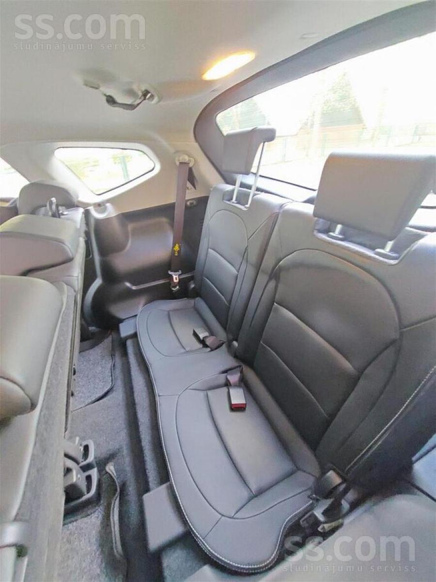 Black Nissan Qashqai 2013 in Daugavpils, with an engine capacity of 1.60 L and mileage of 226 thousand km for 5800 €, photo 7 on AUTOMOTO.COM.LV