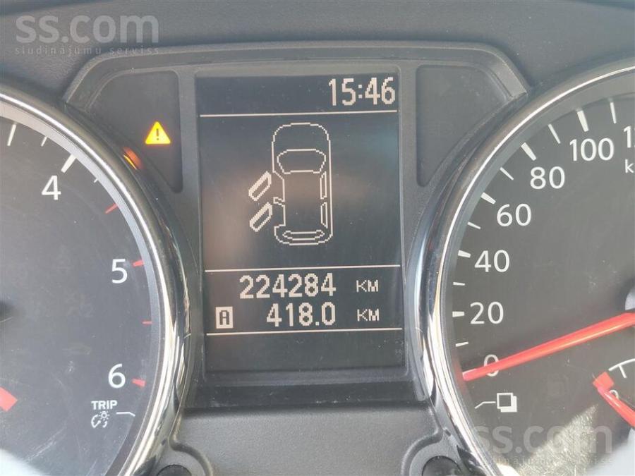 Black Nissan Qashqai 2013 in Daugavpils, with an engine capacity of 1.60 L and mileage of 226 thousand km for 5800 €, photo 13 on AUTOMOTO.COM.LV