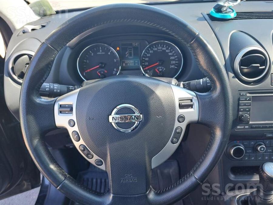 Black Nissan Qashqai 2013 in Daugavpils, with an engine capacity of 1.60 L and mileage of 226 thousand km for 5800 €, photo 14 on AUTOMOTO.COM.LV