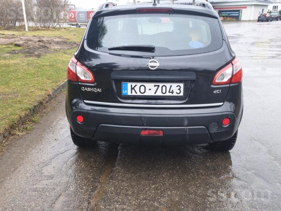 Melns Nissan Qashqai 2013 Rīga, ar dzinēja tilpumu 1.50 L un nobraukumu 232 tūkst. km par 5500 €, foto 4 vietnē AUTOMOTO.COM.LV