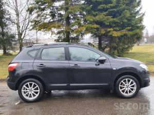 Melns Nissan Qashqai 2013 Rīga, ar dzinēja tilpumu 1.50 L un nobraukumu 232 tūkst. km par 5500 €, foto 5 vietnē AUTOMOTO.COM.LV