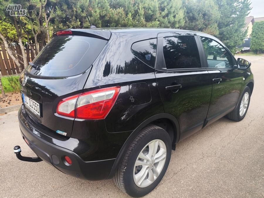 Black Nissan Qashqai 2013 in Mazeikiai, with an engine capacity of 1.60 L and mileage of 185 thousand km for 6300 €, photo 5 on AUTOMOTO.COM.LV