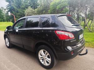 Black Nissan Qashqai 2013 in Mazeikiai, with an engine capacity of 1.60 L and mileage of 185 thousand km for 6300 €, photo 6 on AUTOMOTO.COM.LV