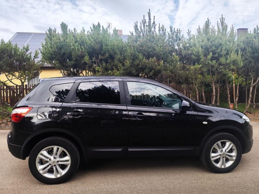 Black Nissan Qashqai 2013 in Mazeikiai, with an engine capacity of 1.60 L and mileage of 185 thousand km for 6300 €, photo 7 on AUTOMOTO.COM.LV