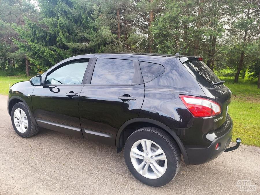 Black Nissan Qashqai 2013 in Mazeikiai, with an engine capacity of 1.60 L and mileage of 185 thousand km for 6300 €, photo 10 on AUTOMOTO.COM.LV