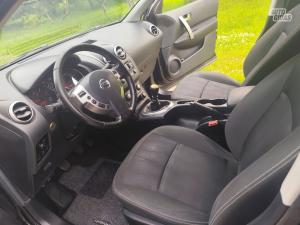 Black Nissan Qashqai 2013 in Mazeikiai, with an engine capacity of 1.60 L and mileage of 185 thousand km for 6300 €, photo 14 on AUTOMOTO.COM.LV
