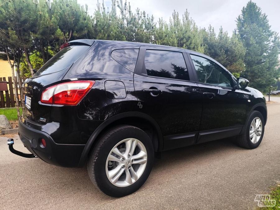 Black Nissan Qashqai 2013 in Mazeikiai, with an engine capacity of 1.60 L and mileage of 185 thousand km for 6300 €, photo 21 on AUTOMOTO.COM.LV