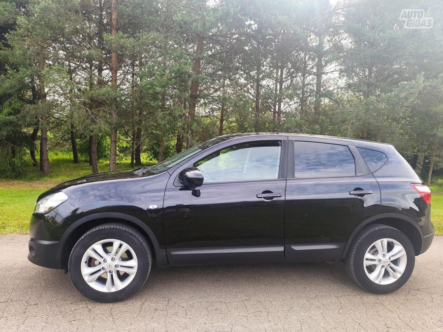 Black Nissan Qashqai 2013 in Mazeikiai, with an engine capacity of 1.60 L and mileage of 185 thousand km for 6300 €, photo 25 on AUTOMOTO.COM.LV