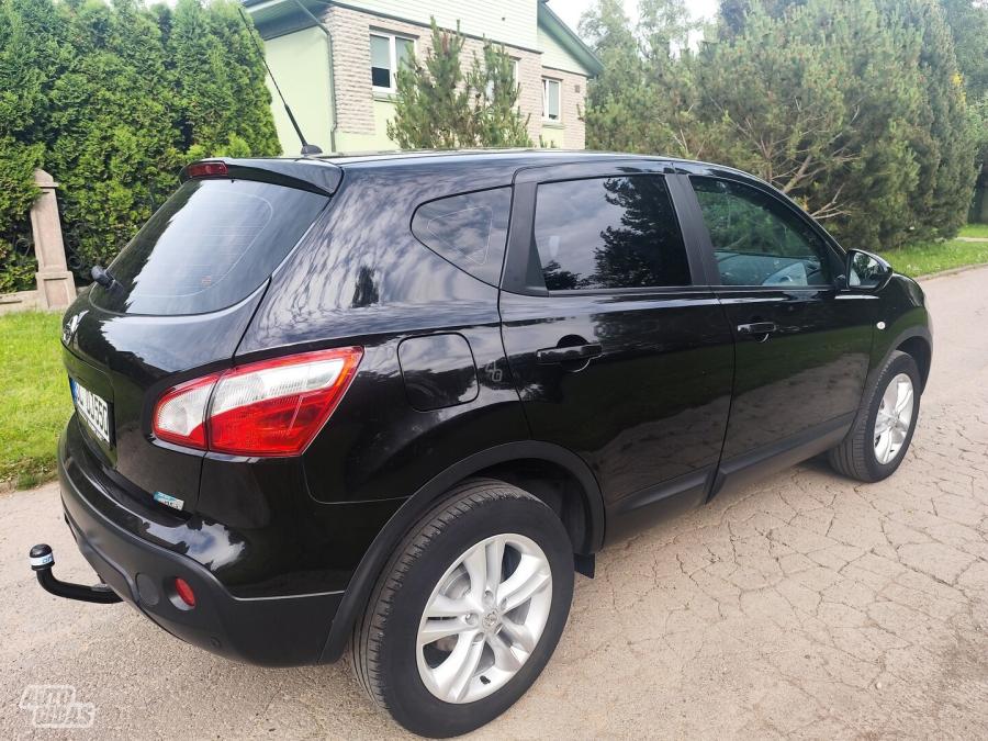 Black Nissan Qashqai 2013 in Mazeikiai, with an engine capacity of 1.60 L and mileage of 185 thousand km for 6300 €, photo 26 on AUTOMOTO.COM.LV