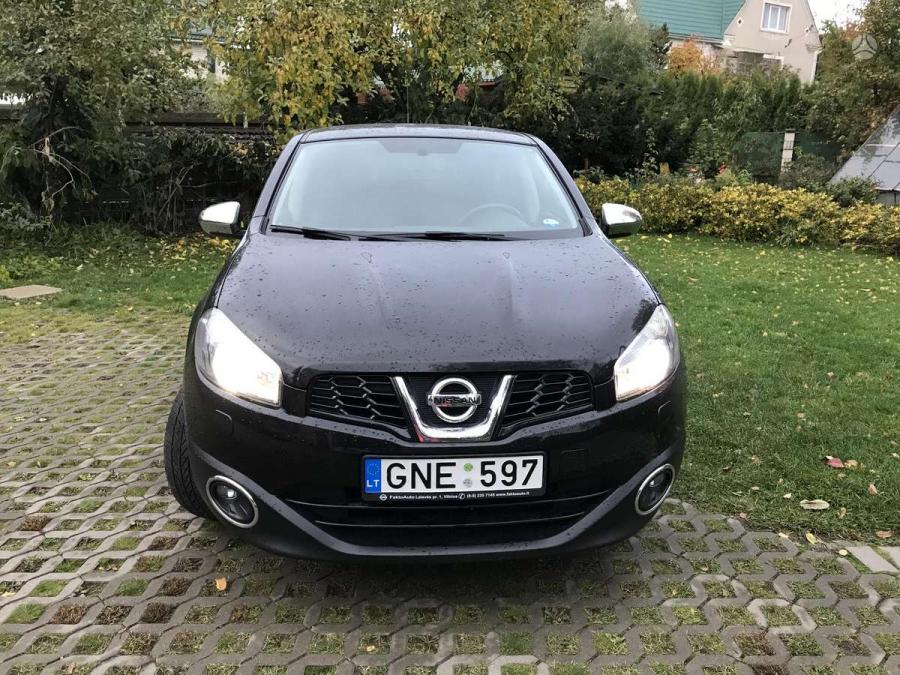 Melns Nissan Qashqai 2013 Viļņa, ar dzinēja tilpumu 1.60 L un nobraukumu 139 tūkst. km par 2800 €, foto 1 vietnē AUTOMOTO.COM.LV