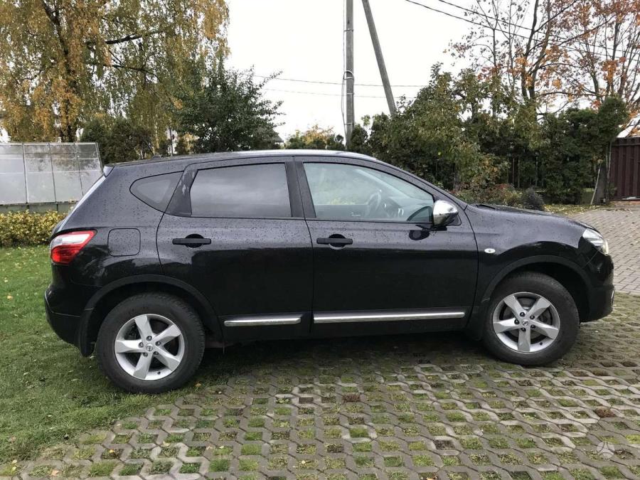 Melns Nissan Qashqai 2013 Viļņa, ar dzinēja tilpumu 1.60 L un nobraukumu 139 tūkst. km par 2800 €, foto 3 vietnē AUTOMOTO.COM.LV