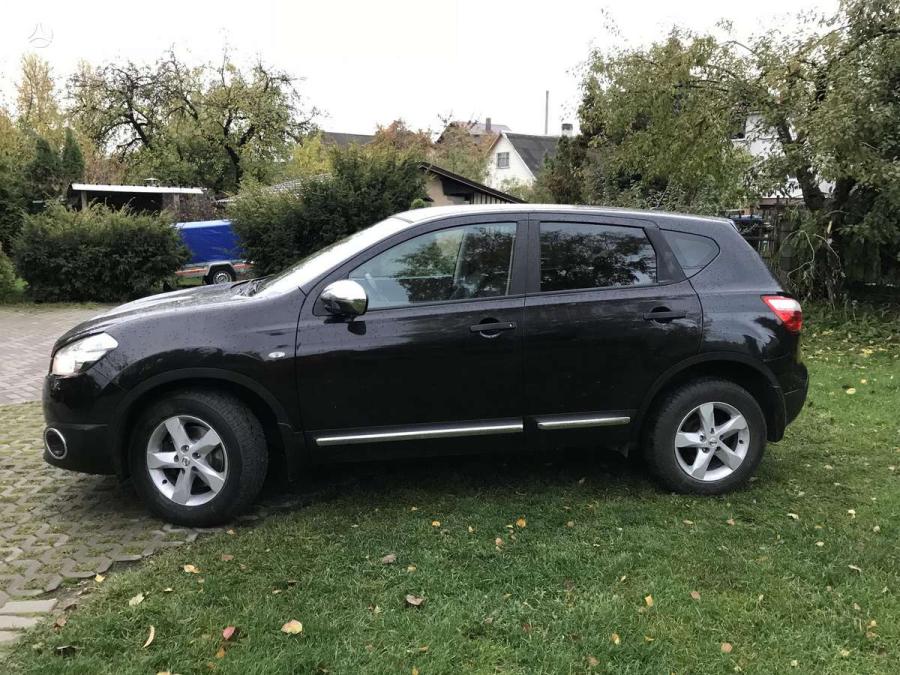 Melns Nissan Qashqai 2013 Viļņa, ar dzinēja tilpumu 1.60 L un nobraukumu 139 tūkst. km par 2800 €, foto 4 vietnē AUTOMOTO.COM.LV