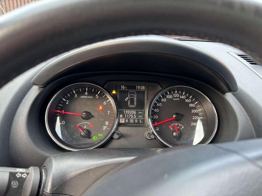Melns Nissan Qashqai 2013 Viļņa, ar dzinēja tilpumu 1.60 L un nobraukumu 139 tūkst. km par 2800 €, foto 5 vietnē AUTOMOTO.COM.LV