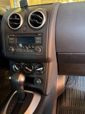 Melns Nissan Qashqai 2013 Viļņa, ar dzinēja tilpumu 1.60 L un nobraukumu 139 tūkst. km par 2800 €, foto 6 vietnē AUTOMOTO.COM.LV