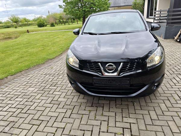 Black Nissan Qashqai 2013 in Siauliai, with an engine capacity of 1.46 L and mileage of 257 thousand km for 4950 €, photo 3 on AUTOMOTO.COM.LV