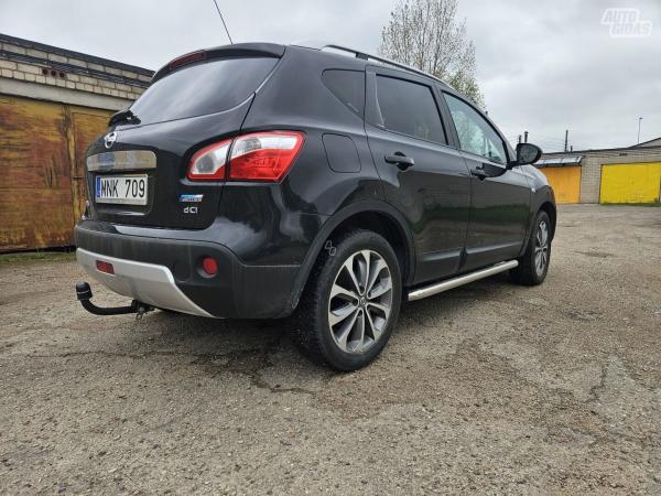 Black Nissan Qashqai 2013 in Alytus, with an engine capacity of 1.50 L and mileage of 146 thousand km for 5200 €, photo 5 on AUTOMOTO.COM.LV