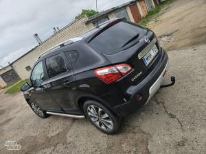 Black Nissan Qashqai 2013 in Alytus, with an engine capacity of 1.50 L and mileage of 146 thousand km for 5200 €, photo 7 on AUTOMOTO.COM.LV