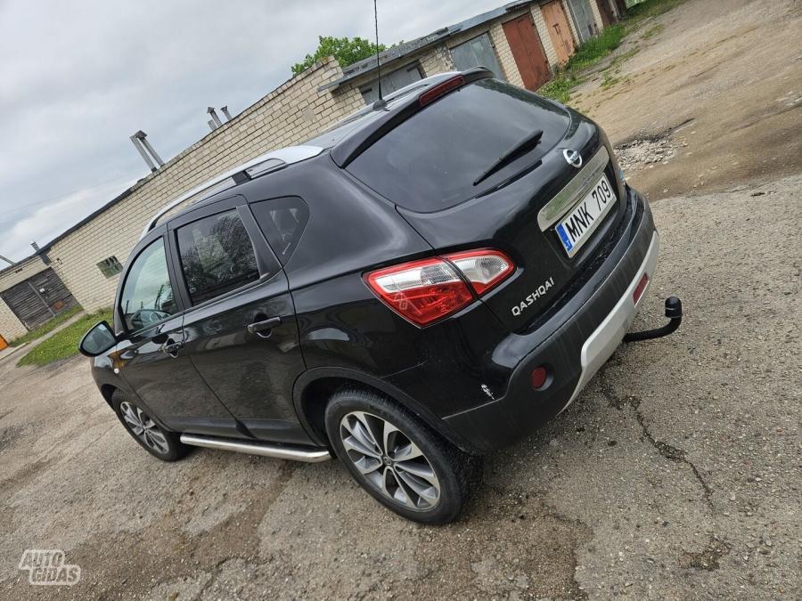 Black Nissan Qashqai 2013 in Alytus, with an engine capacity of 1.50 L and mileage of 146 thousand km for 5200 €, photo 7 on AUTOMOTO.COM.LV