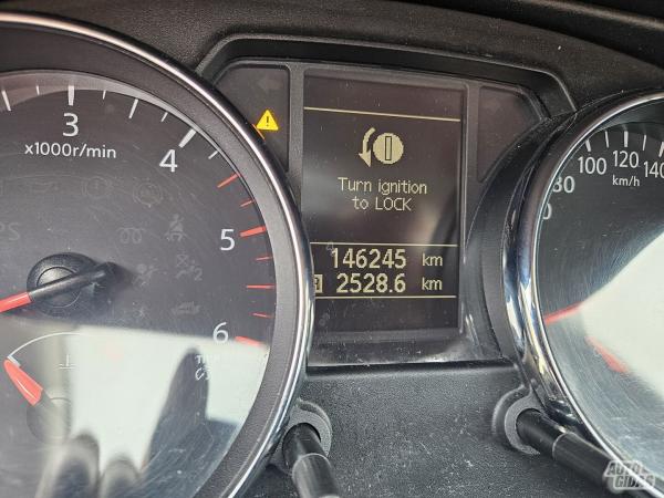 Black Nissan Qashqai 2013 in Alytus, with an engine capacity of 1.50 L and mileage of 146 thousand km for 5200 €, photo 8 on AUTOMOTO.COM.LV