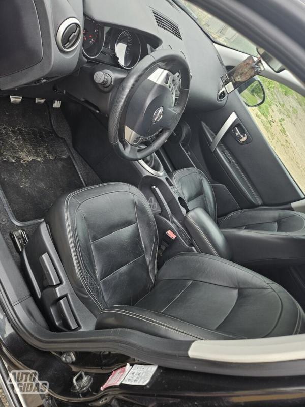 Black Nissan Qashqai 2013 in Alytus, with an engine capacity of 1.50 L and mileage of 146 thousand km for 5200 €, photo 10 on AUTOMOTO.COM.LV