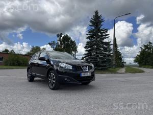 Black Nissan Qashqai 2013 in Cesis, with an engine capacity of 1.60 L and mileage of 0 thousand km for 7900 €, photo  on AUTOMOTO.COM.LV