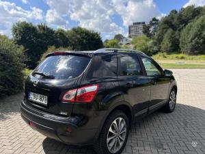 Melns Nissan Qashqai 2013 Viļņa, ar dzinēja tilpumu 1.60 L un nobraukumu 221 tūkst. km par 4900 €, foto 5 vietnē AUTOMOTO.COM.LV