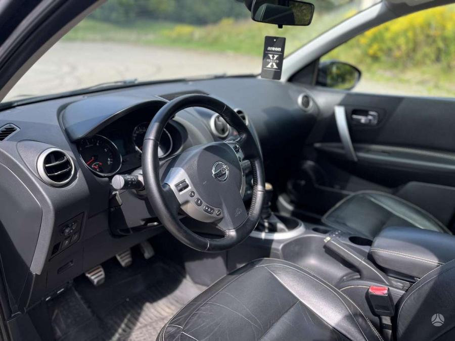 Melns Nissan Qashqai 2013 Viļņa, ar dzinēja tilpumu 1.60 L un nobraukumu 221 tūkst. km par 4900 €, foto 10 vietnē AUTOMOTO.COM.LV